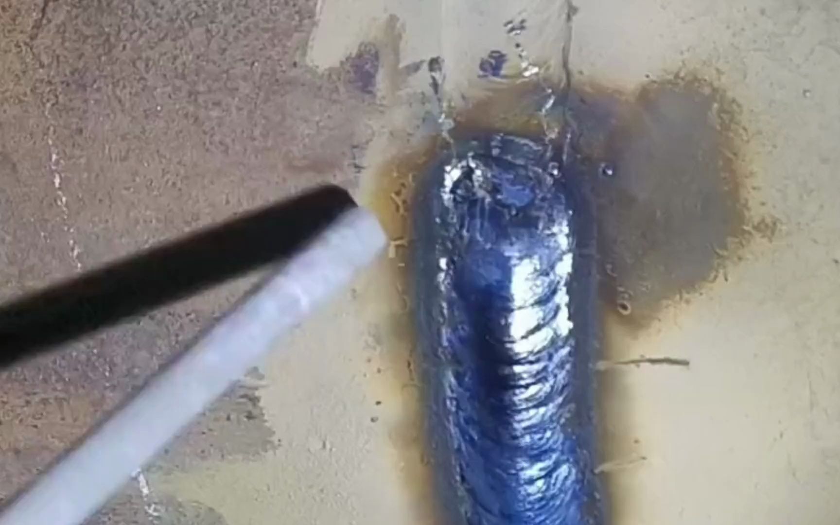 用吹拉弹唱来焊接焊缝的接头