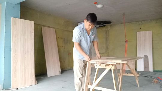木匠追求完美用燕尾槽工艺制作大衣柜,无钉眼的效果就是好看!