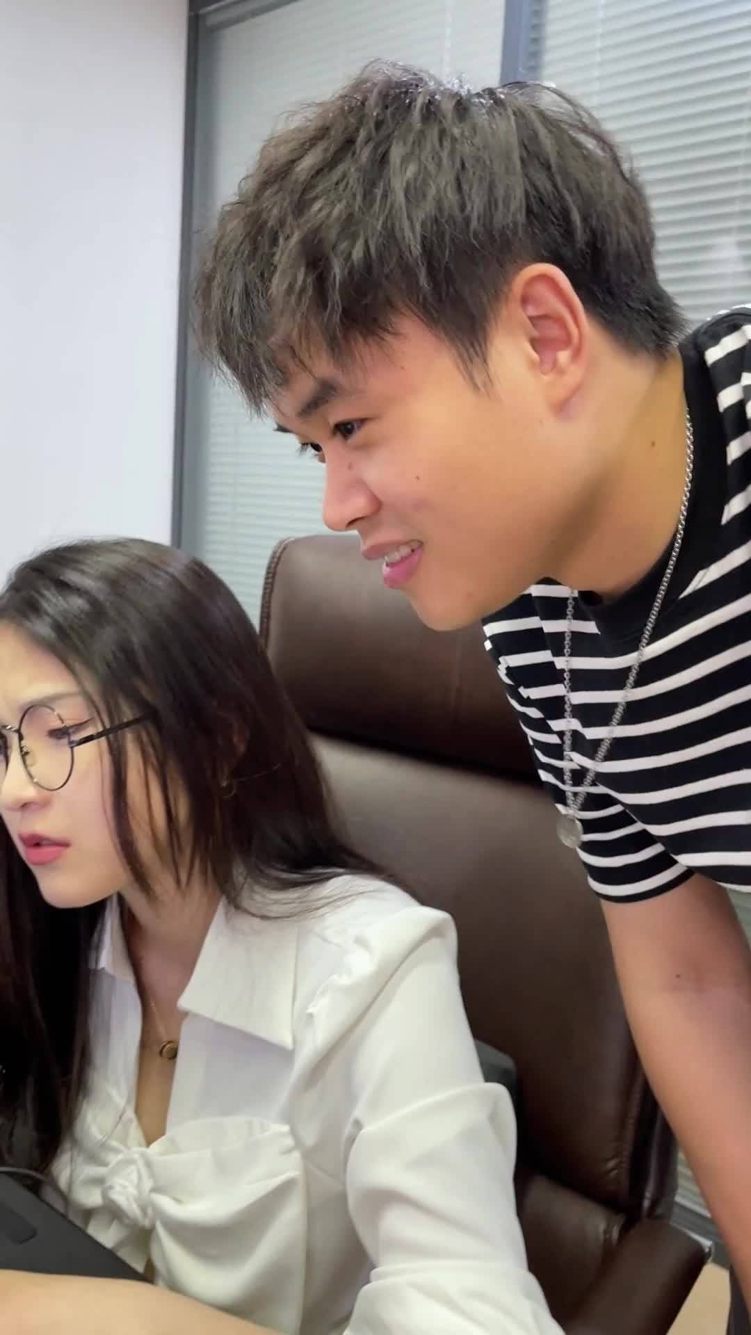 不都说在海底捞表白能成功么...