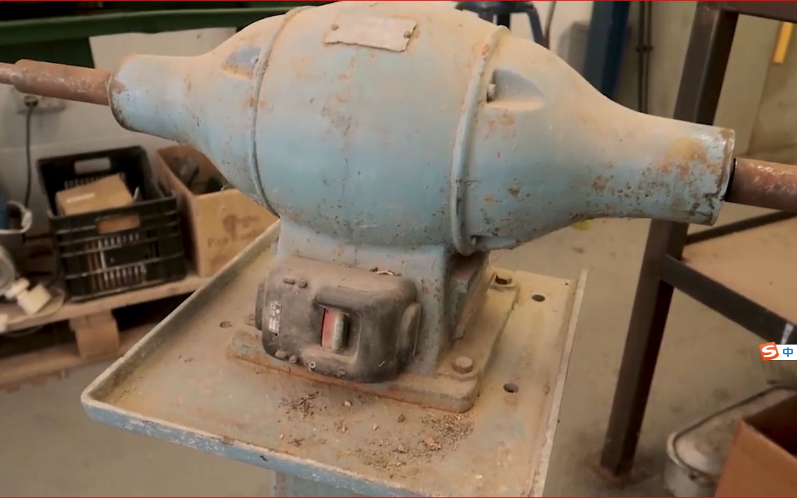 完整并深入地修复了一个很酷的老式意大利台式砂轮机 00_00_01.50-...