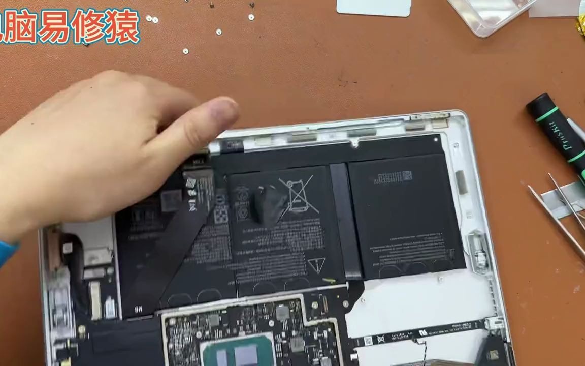 电脑易修猿-微软Surface Pro8升级内存32G跑分前后对比 百亿流量...
