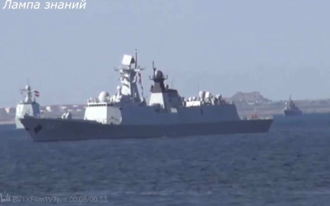 俄光荣级老同志会见二叔的052D驱逐舰和054护卫舰(我乖乖的大侄子...