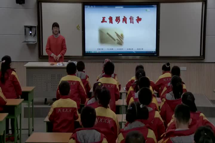 【获奖】北师大版小学数学四年级下册_探索与发现:三角形内角和探索...