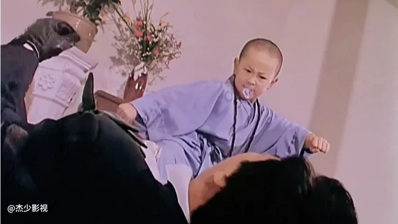 小时候的释小龙不仅长得可爱,拳头也是非常的厉害!