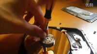 电脑硬盘拆解和内部构造