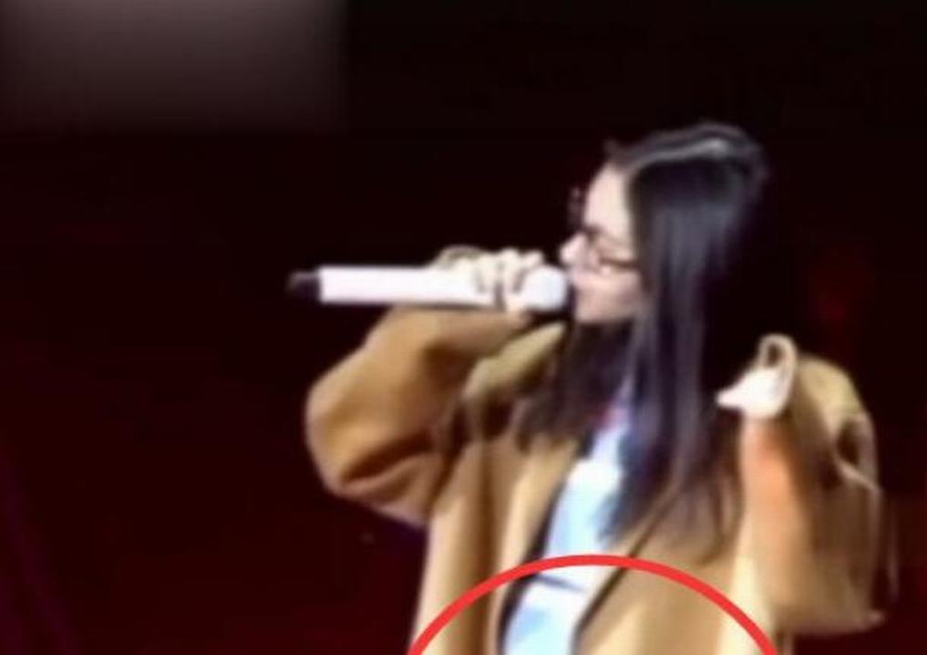 张碧晨怀孕大肚照被人曝光,穿着宽松掩饰自己肚子,身材却很纤细