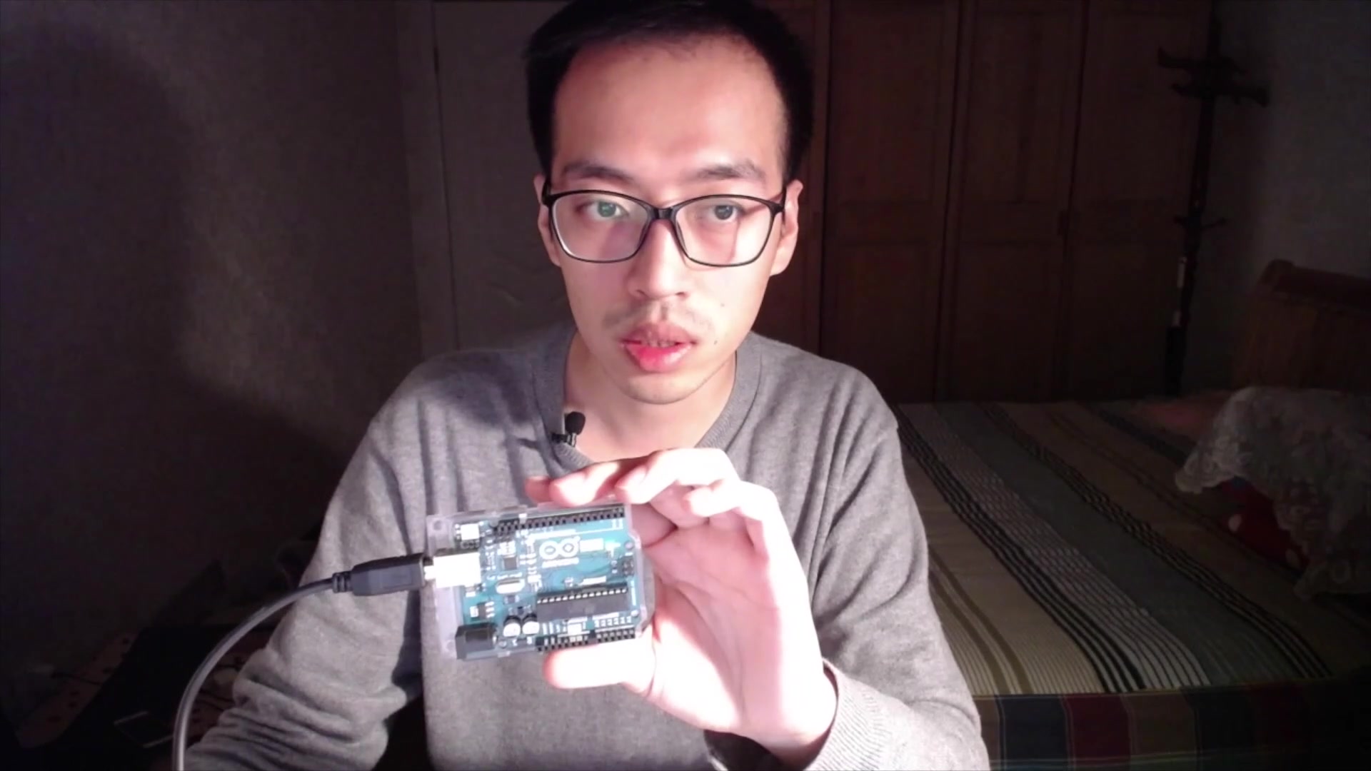 初识Arduino如何使用? 闪灯如何实现?