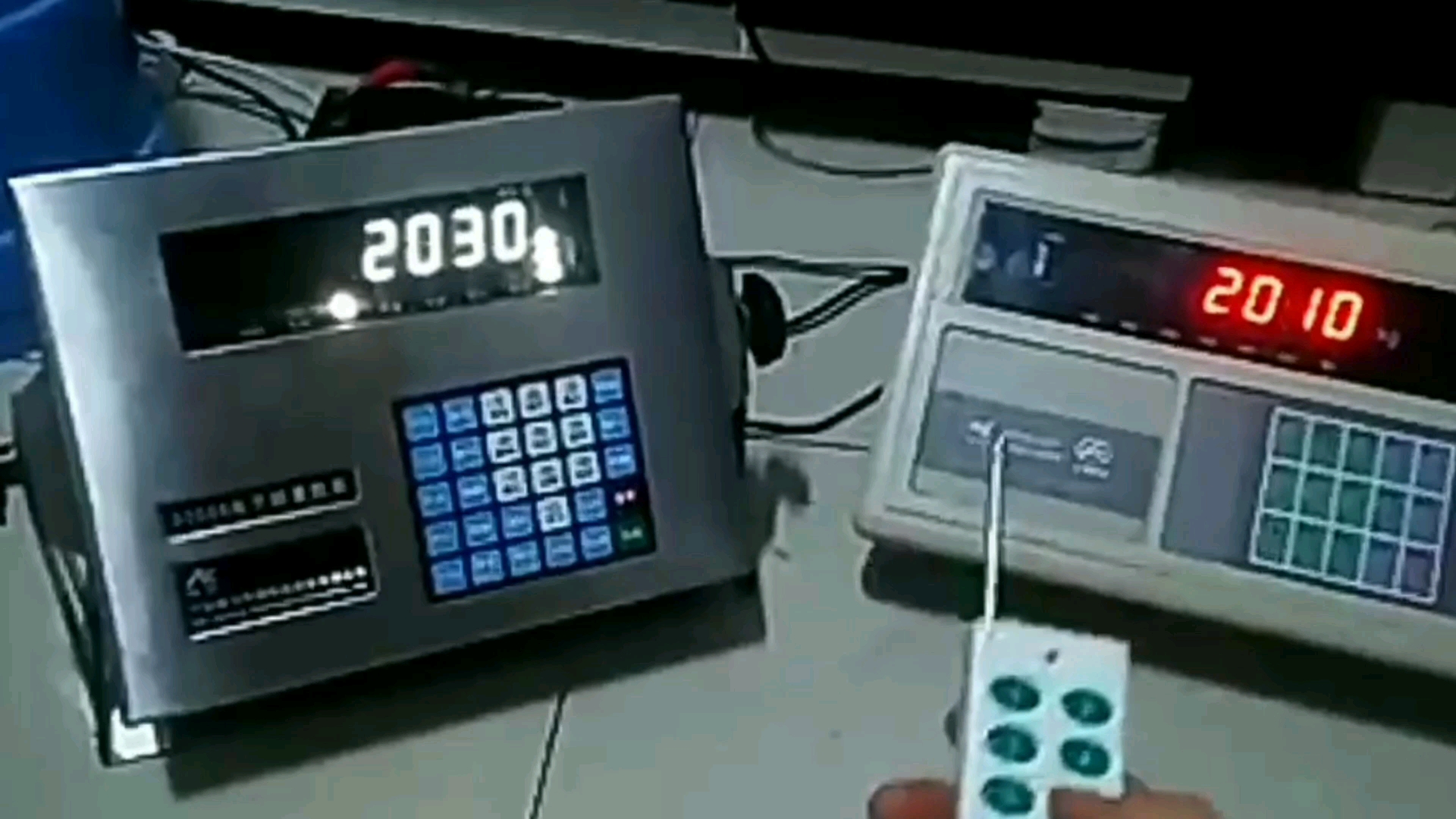 万能电子地磅的遥控器操作的方法,地磅显示数字加减控制份量的原理