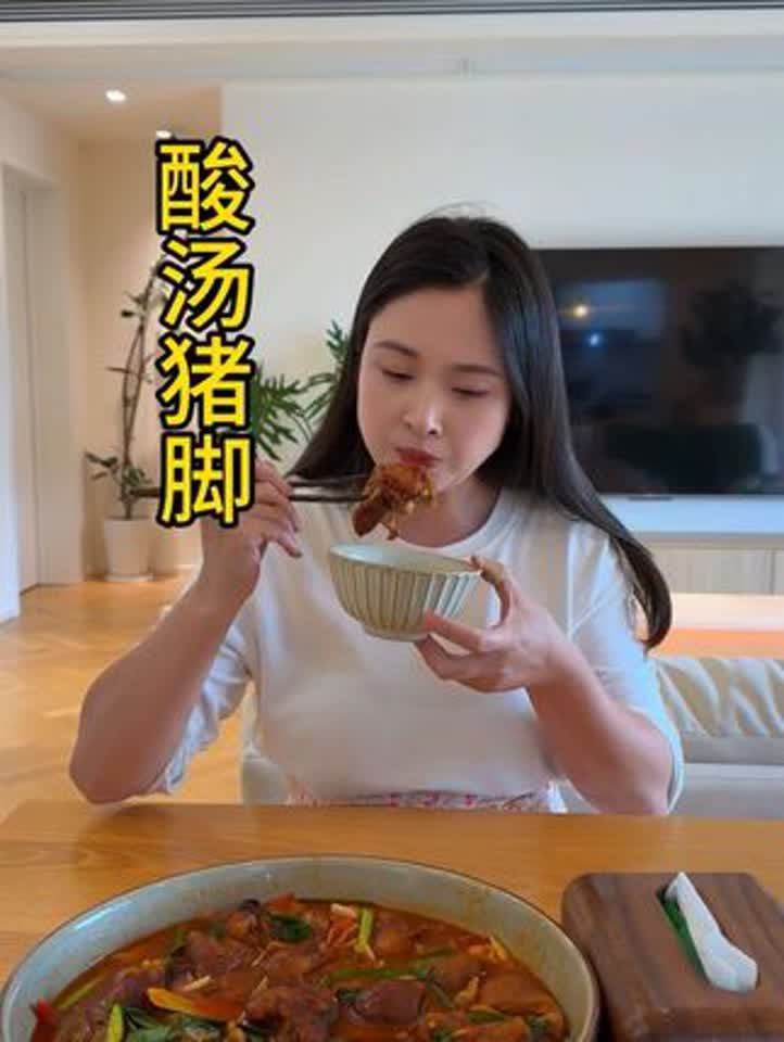 馋这个酸汤猪脚好久了,今天必须安排上! #酸汤猪脚 #舌尖上的