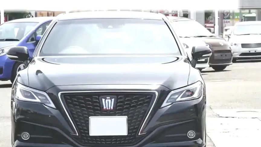 试驾体验全新丰田皇冠,看到中控双屏才是惊艳的开始