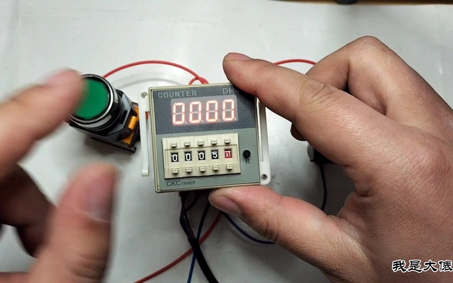 11脚的计数器怎么工作?怎么接三线的传感器?老电工经验分享