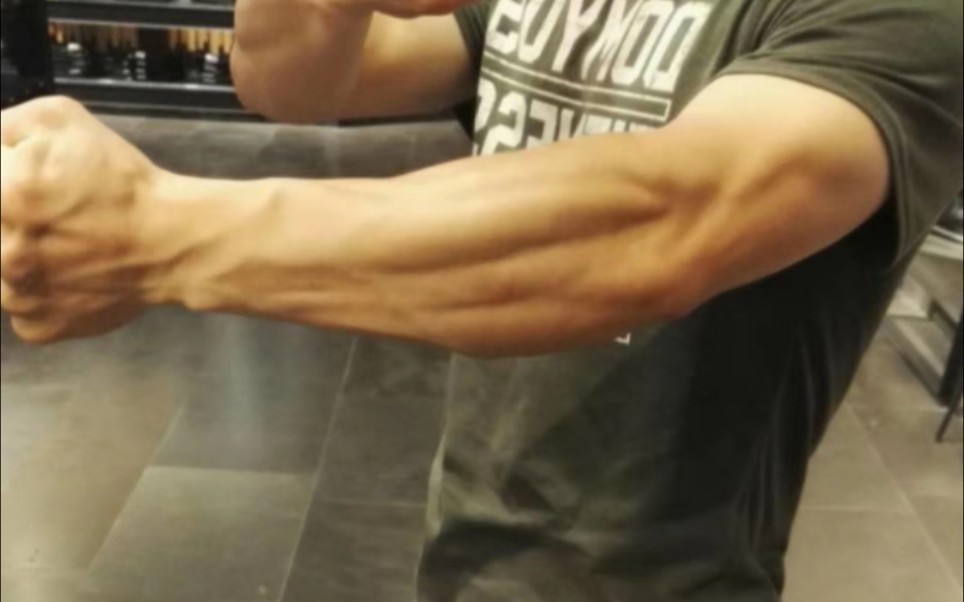 龙之力库复原李小龙握力器训练示范