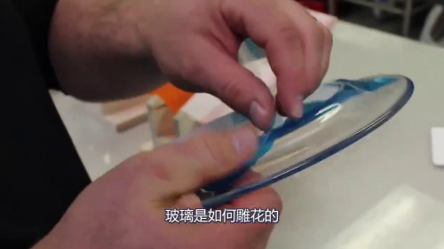 玻璃是如何雕花的?视频展示制作过程,多年疑惑被解开