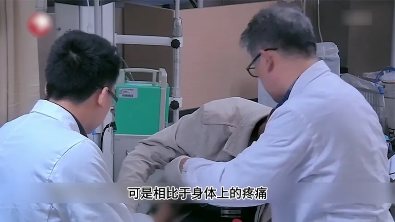 生门在右,死门在左 农民工高空坠落,急救室里生死门抉择