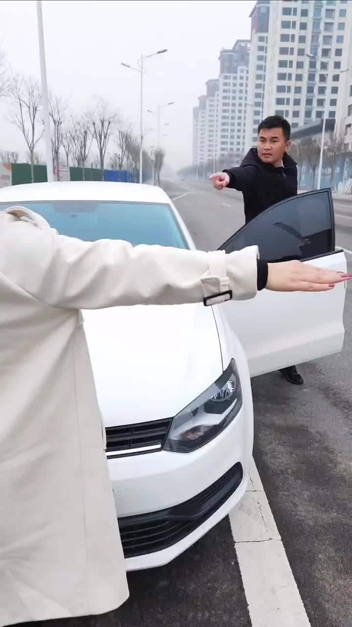 爱岗敬业!职责大于天,你们觉得我做的对吗