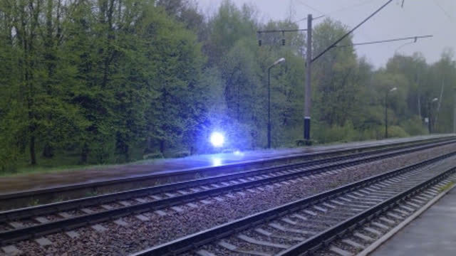 闪电究竟是怎样形成的?3D动画模拟全程,终于解开我多年疑惑