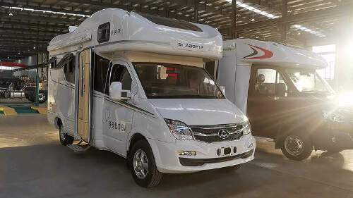 房车价格雪崩!大通C型从40万狂跌至18万,现在入手太香了?