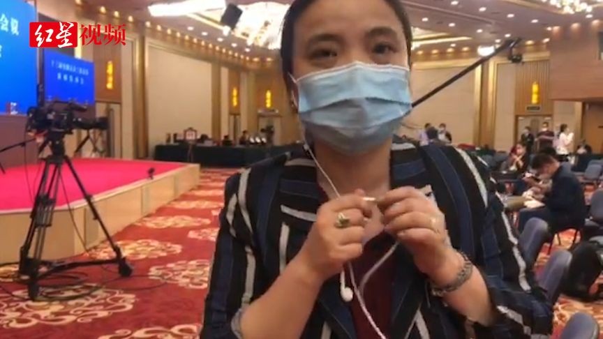 现场直击 全国人大新闻发布会首次在晚上以视频连线方式进行