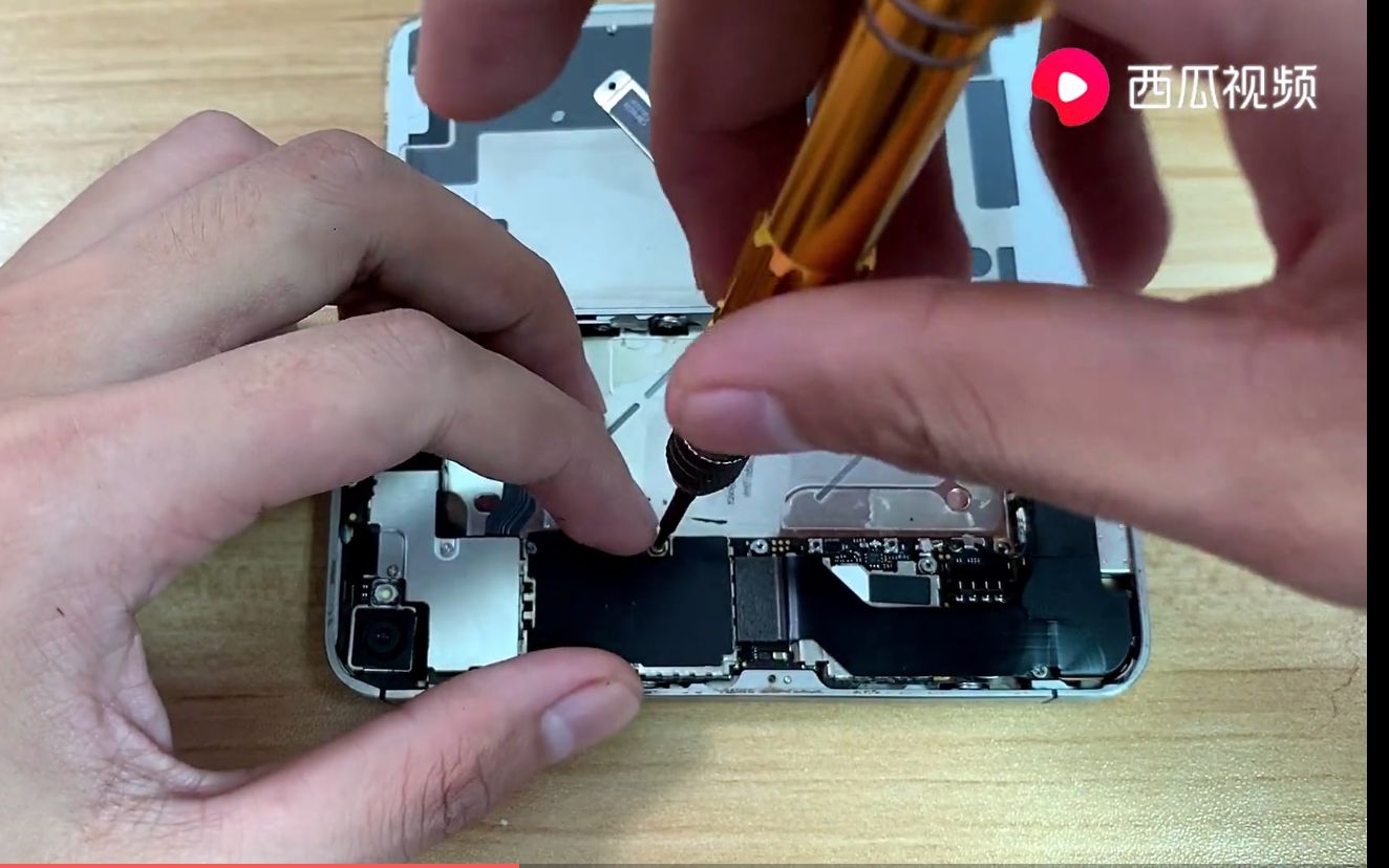 苹果4拆机更换主板