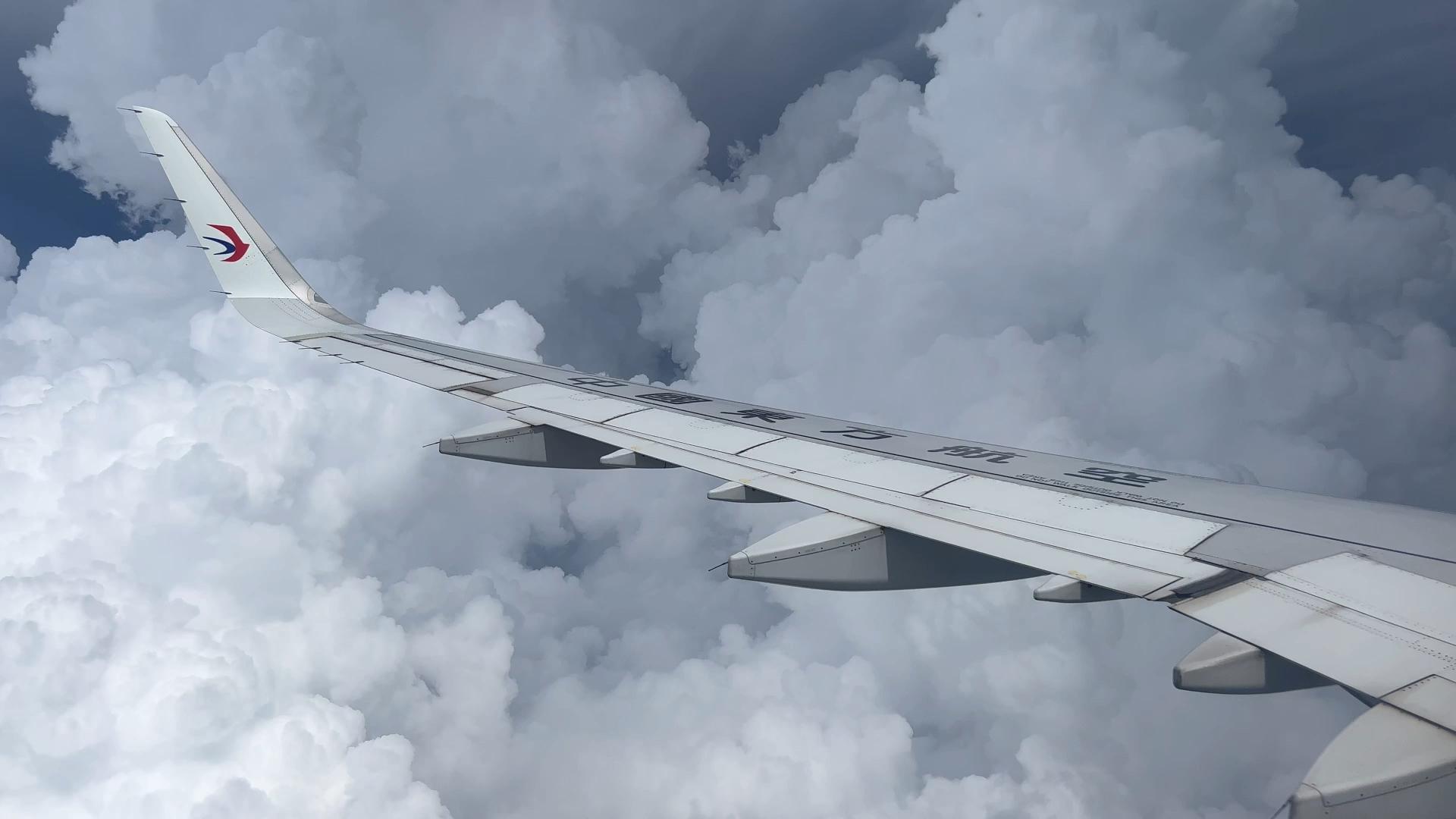 ...飞行记录的话可以把往返合并在一起,最后就是 上海-上海 A321 航班...