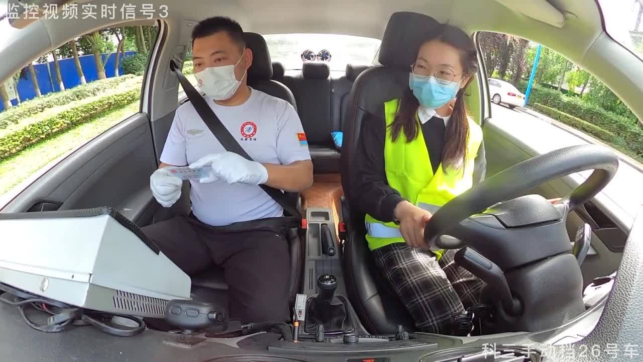 科目三模拟考试第一现场,隔着屏幕看都紧张