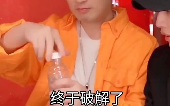 【魔术】高雨田大魔王的水悬浮魔术好神奇,其实原理很简单,学会去逗...