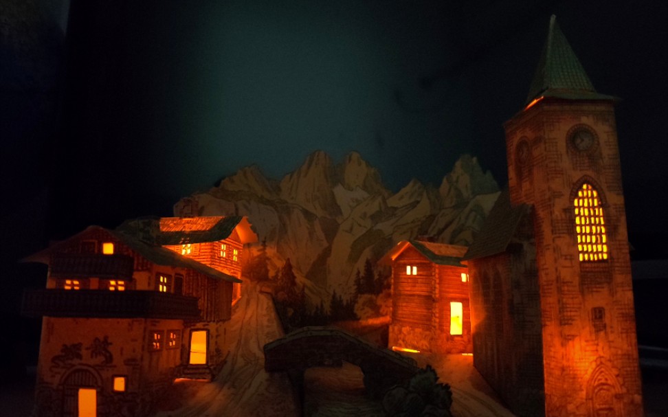 给女儿做一个灯光纸模小屋