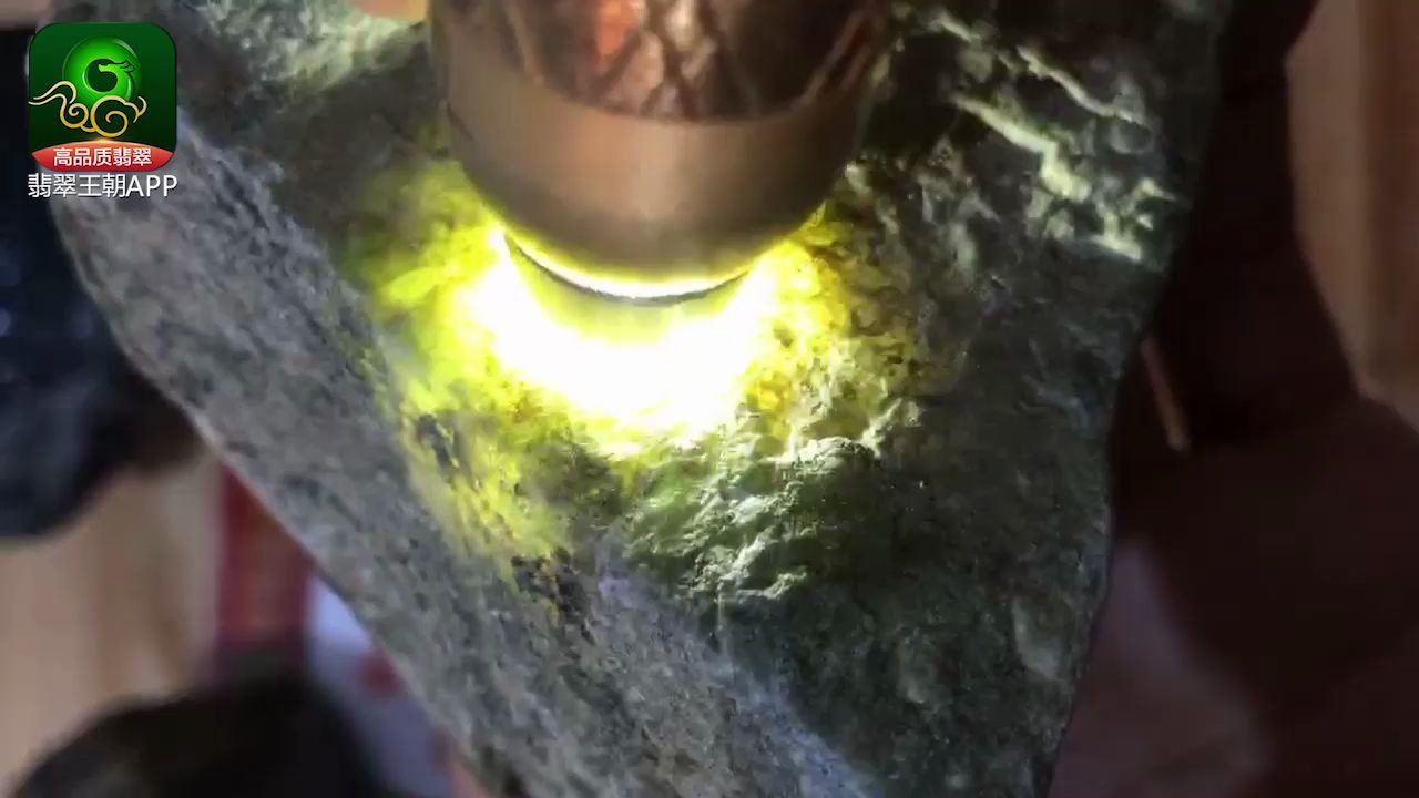 翡翠王朝原石讲解莫西沙种水料打灯水长断口料