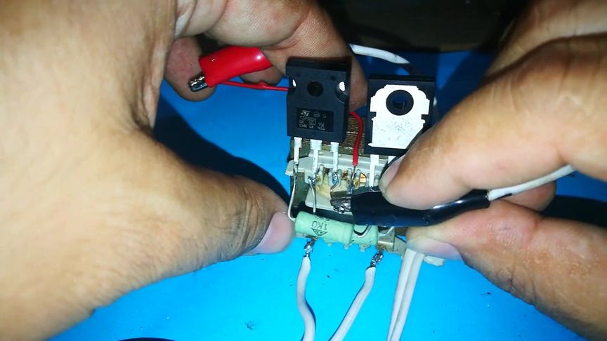 DIY简单的逆变器电路(2N3055型),12至220个DIY内置逆变器