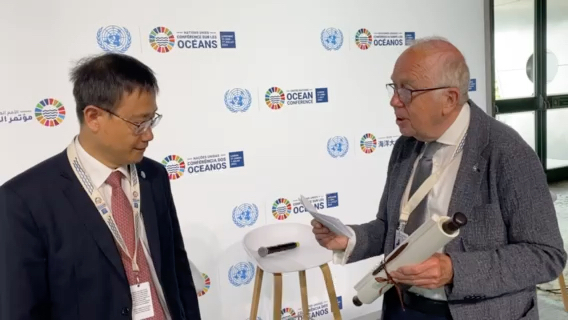 绿会国际专家代表在里斯本海洋大会全体会议现场