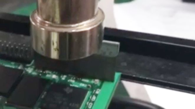 随手拍!BGA封装大芯片用热风枪是怎么焊接的!