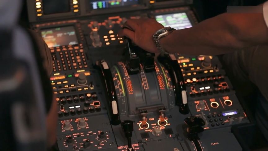 老司机带你冷启动一架A320,看其如何刹车转向起飞,遭遇风切变