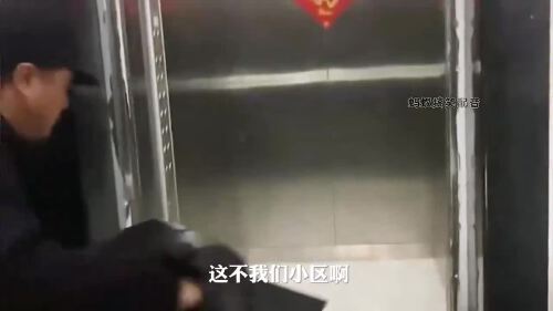 电梯惊魂!电动车起火瞬间,你还敢推进家吗?