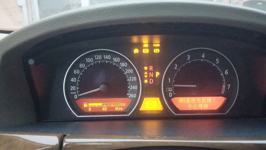 ABS传感器故障灯亮,汽修技工教你快速解决的方法,省钱又省心