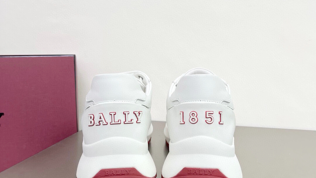 ...22ss新款皮革拼接网布运动鞋 原材料组 小牛皮面拼接纯色网布设计...