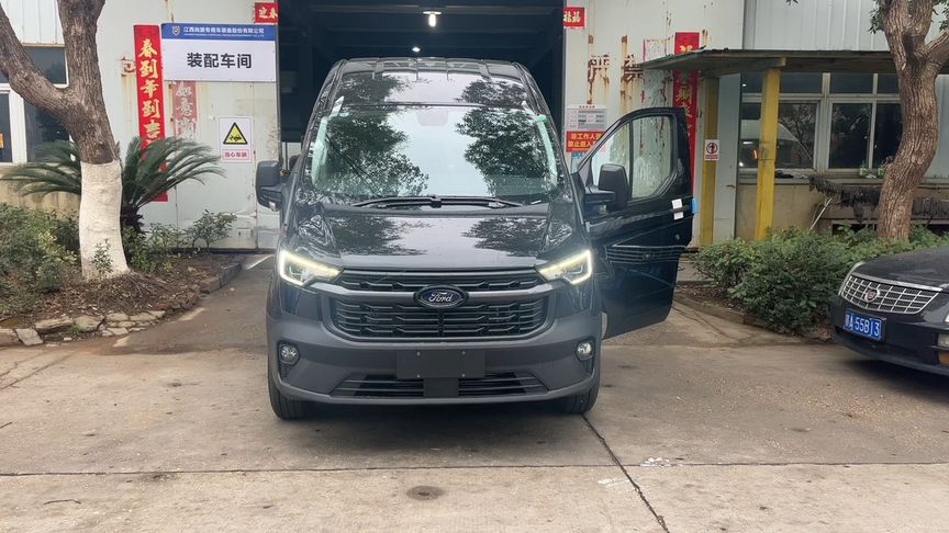 懂车的朋友们,期待的V362柴油自动挡它来了,房车出行更省油啦