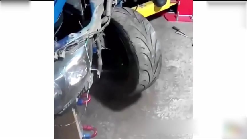 这辆改装车的转弯半径实在让人不敢相信