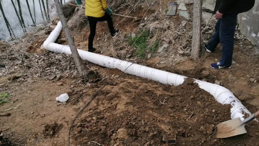 工厂里用直径200的PVC管排雨水,不得不说还是开厂的有钱!