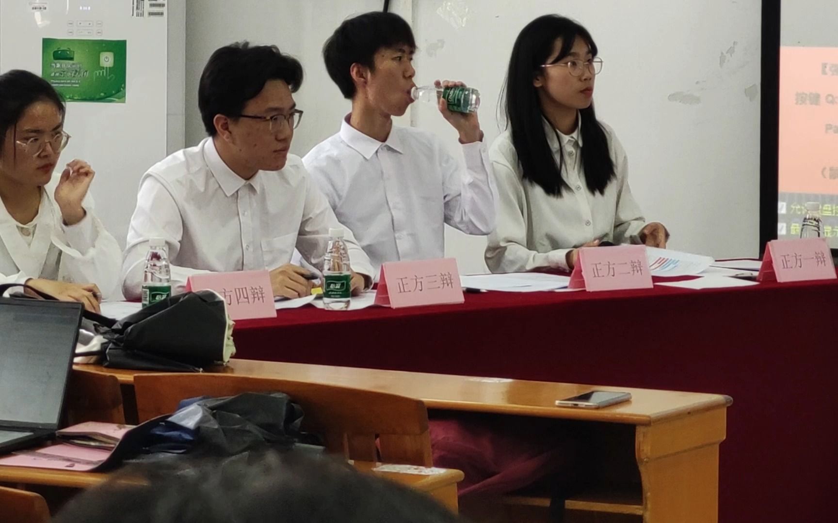 ...辩论赛】化工VS经贸 | 在当代,网络社交媒体适不适合探讨深刻的话题