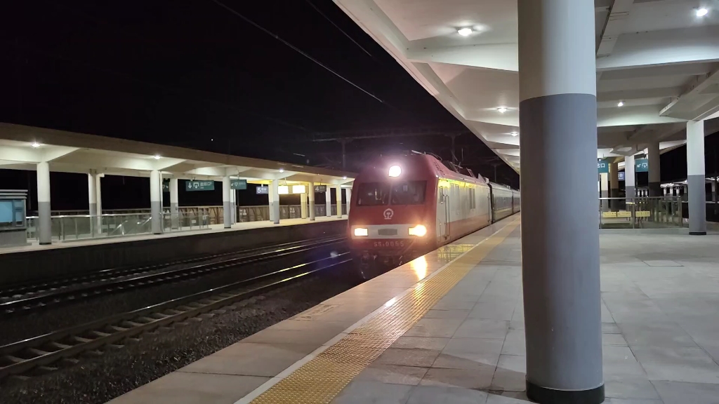 k7528通辽-大连,到达彰武站。本务沈局辽段SS9G0055,车底已更换...