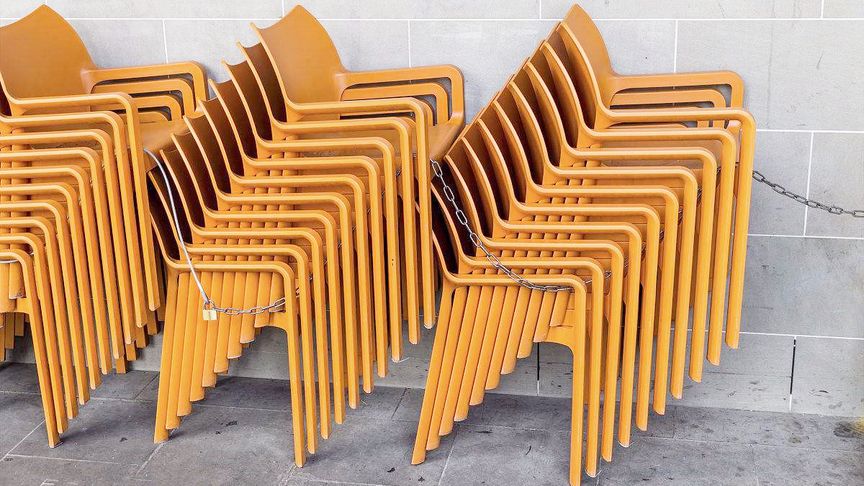 塑料椅子制造过程,注塑加工一次成型,卖多少凳子能赚回机器本钱