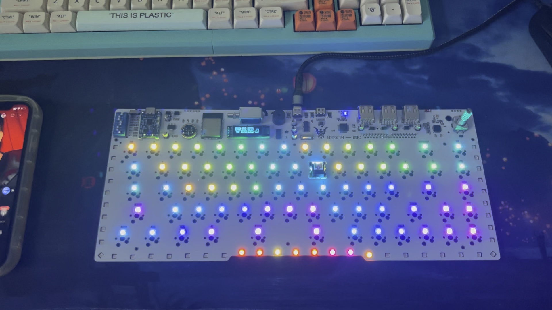 W60升级版,带拾音灯,支持wled和openrgb,电磁阀蜂鸣器,vial改键