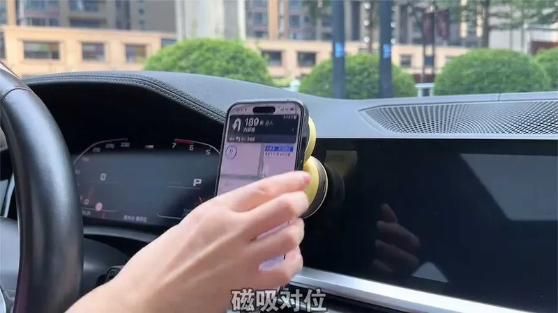 电动真空吸附磁吸支架不用粘胶不卡出风口升级双向伸缩支杆角度