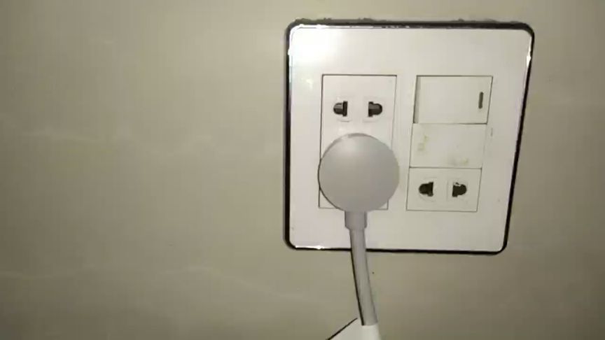插头这样使用,家人用电就不安全了!