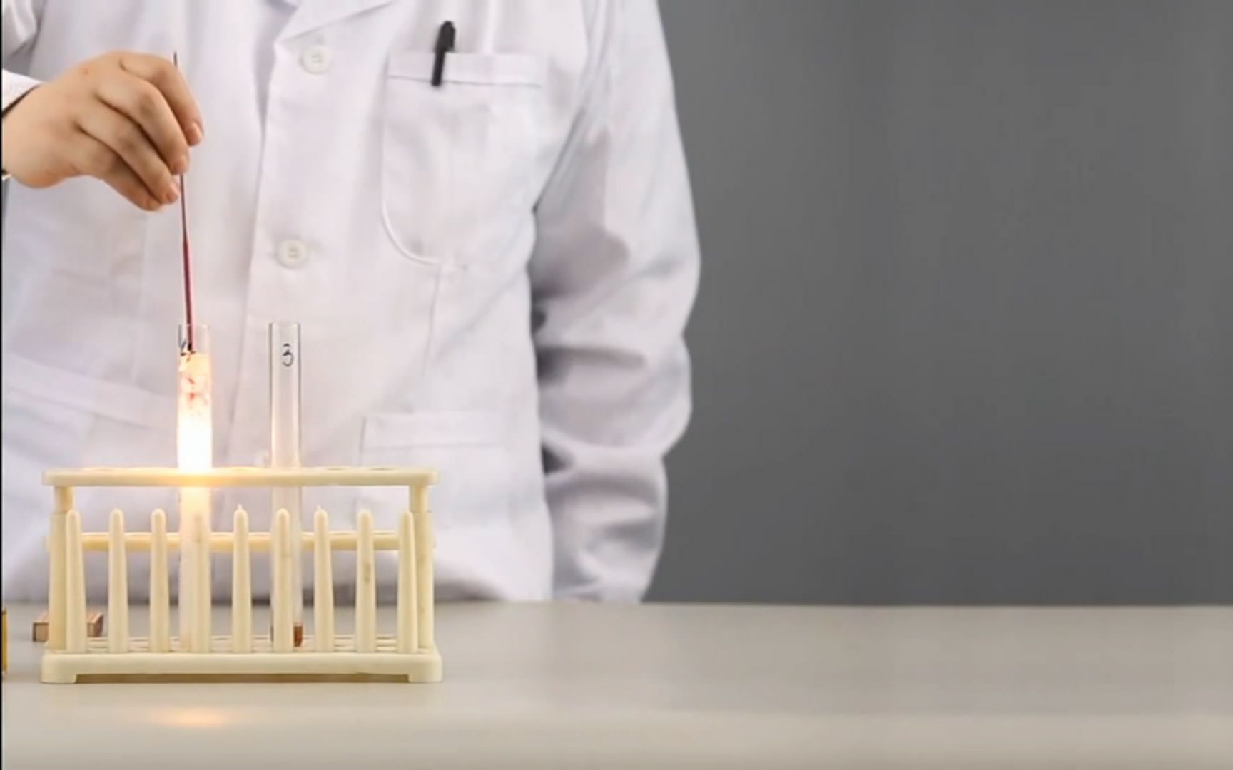 实验：比较过氧化氢在不同条件下的分解