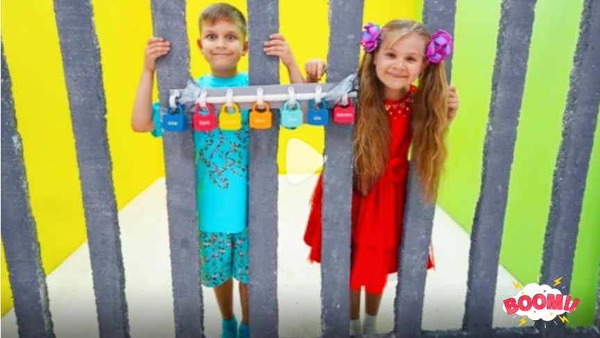 益智趣味动画:戴安娜被困住,只有找到钥匙才能打开房门