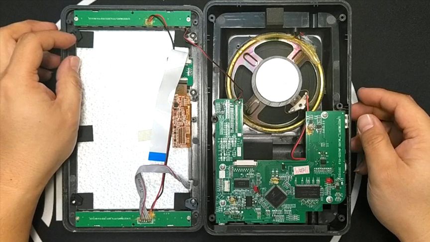 顺子拆解:小伙拆解5年前老年人USB唱戏机,能听能看能唱还有天线