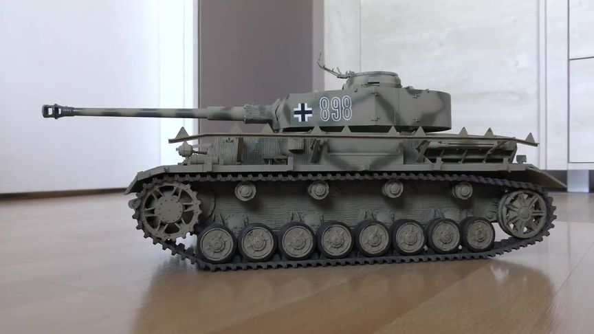 仿真坦克模型,这个好像是二战中德国的四号坦克,也被称作军马!