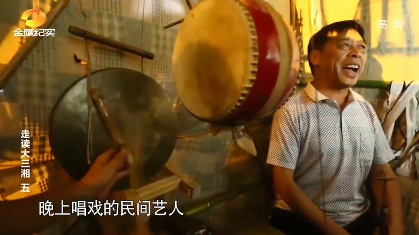 白天种地晚上唱戏!皮影戏艺人们的表演,吹拉弹唱演绎的淋漓尽致
