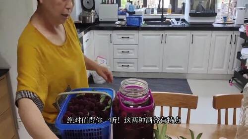 杨梅泡酒选黄酒还是白酒?口感功效大比拼,喝错伤身!